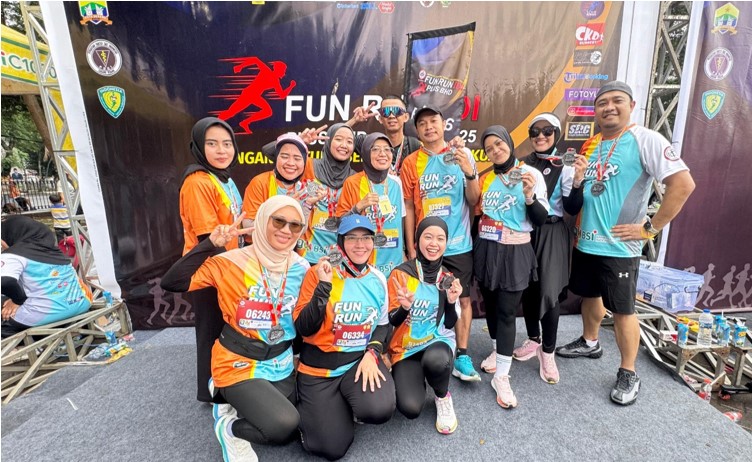 WENING SUKMAWATI RAIH JUARA 1 LOMBA LARI FUNRUN 5K IDI SERANG